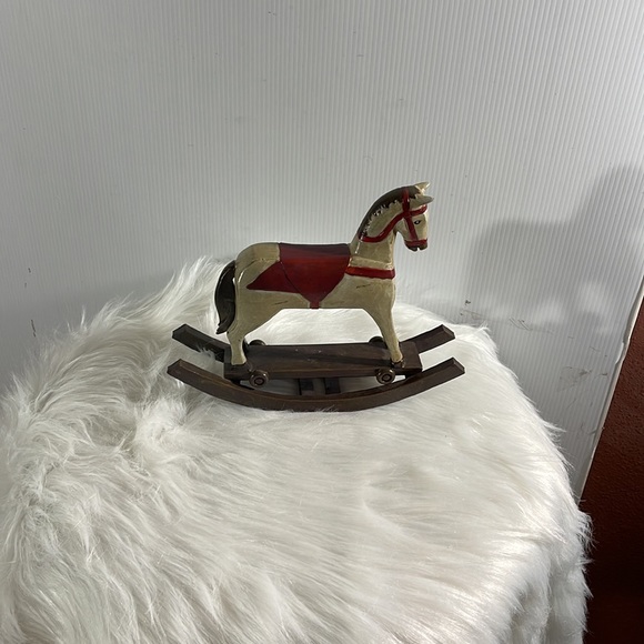 BGHYU | Other | Home Decor Statues | Poshmark